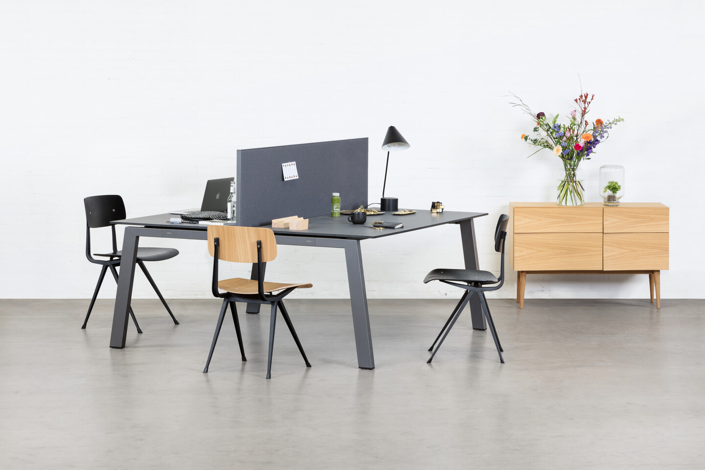 Ahrend Balance 4 leg Durable versatile design